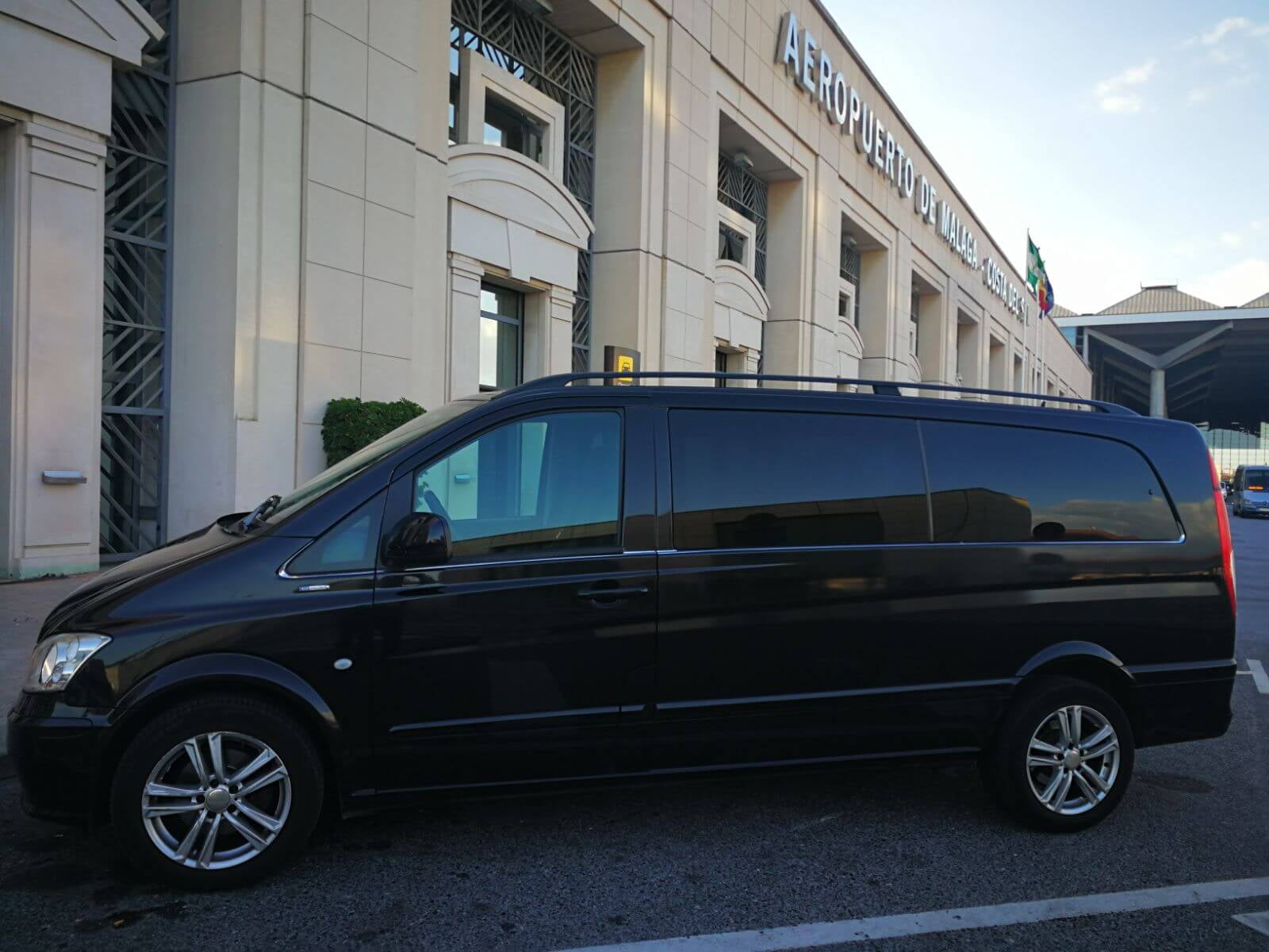 Taxi Aeropuerto de Málaga a Nerja. Reserva, precio y teléfono | Taxi ...